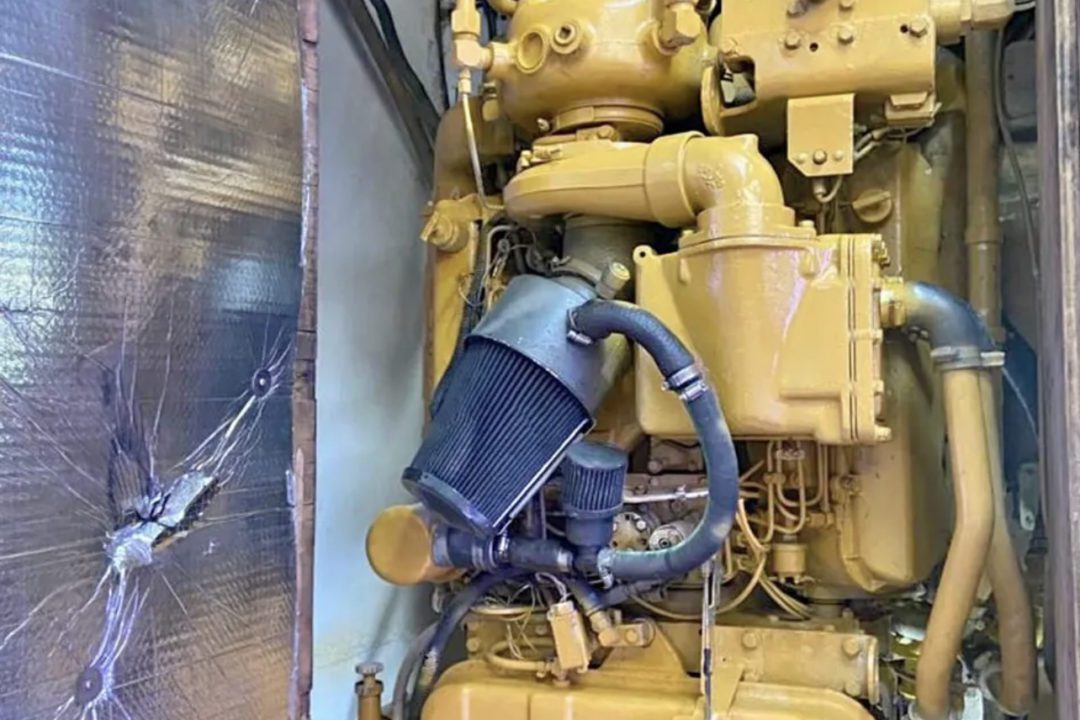Pair of Caterpillar 3208 375 hp – Commercial Marine Pro