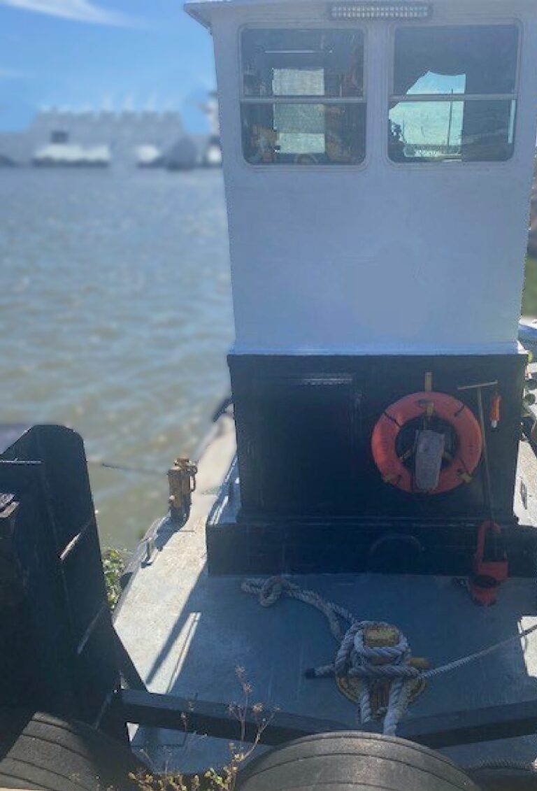Twin Screw Truckable Tug 400HP | Commercial Marine Pro