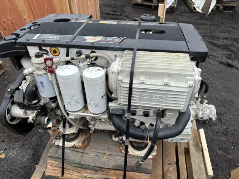 Pair Volvo D4 Marine Propulsion Engines 300HP | Commercial Marine Pro